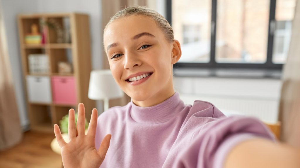 How to Become a Virtual Friend and Get Paid Up to £50 per Hour in 2024